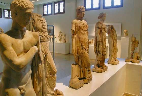 Έκθεση με τίτλο «Ανοίγοντας Δρόμους» στο Αρχαιολογικό Μουσείο του Δίου ...