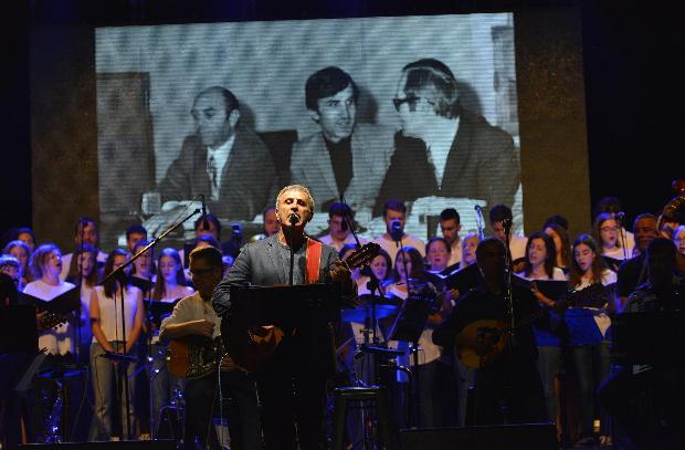 Μια βαθιά υπόκλιση στον Σταύρο Κουγιουμτζή – Περισσότεροι από 7000 ...